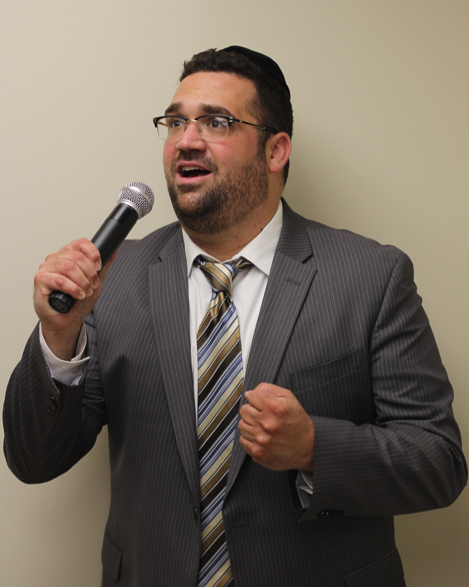 Tzvi Silberstein - www.jyrics.com