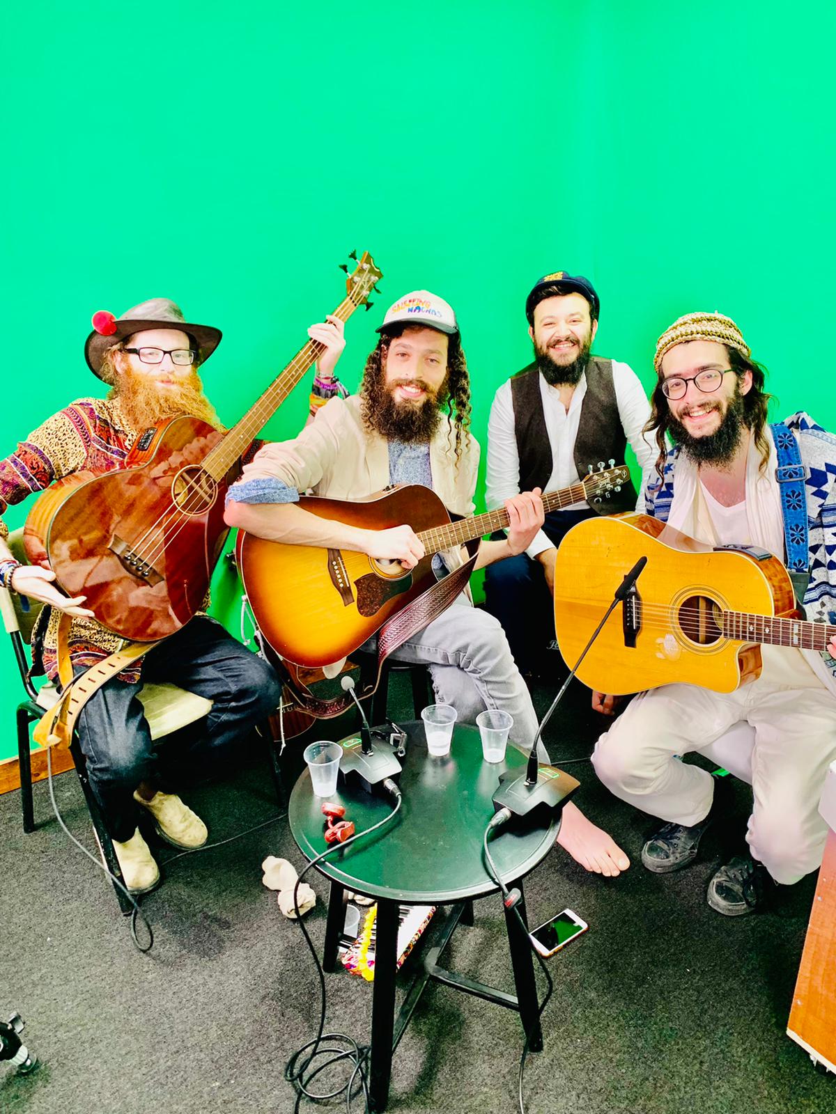 Shlepping Nachas - www.jyrics.com